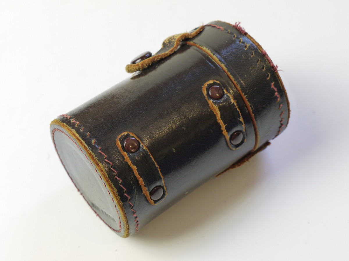 Fujita brown leather lens case with red felt inlay. 85mm x 55mm – MW ...